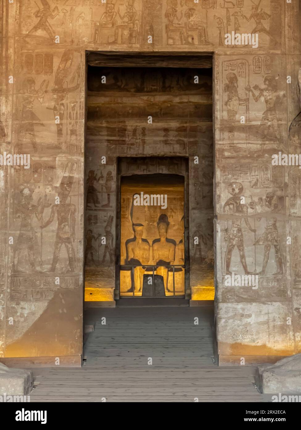 Abu simbel great temple interior hi-res stock photography and images ...