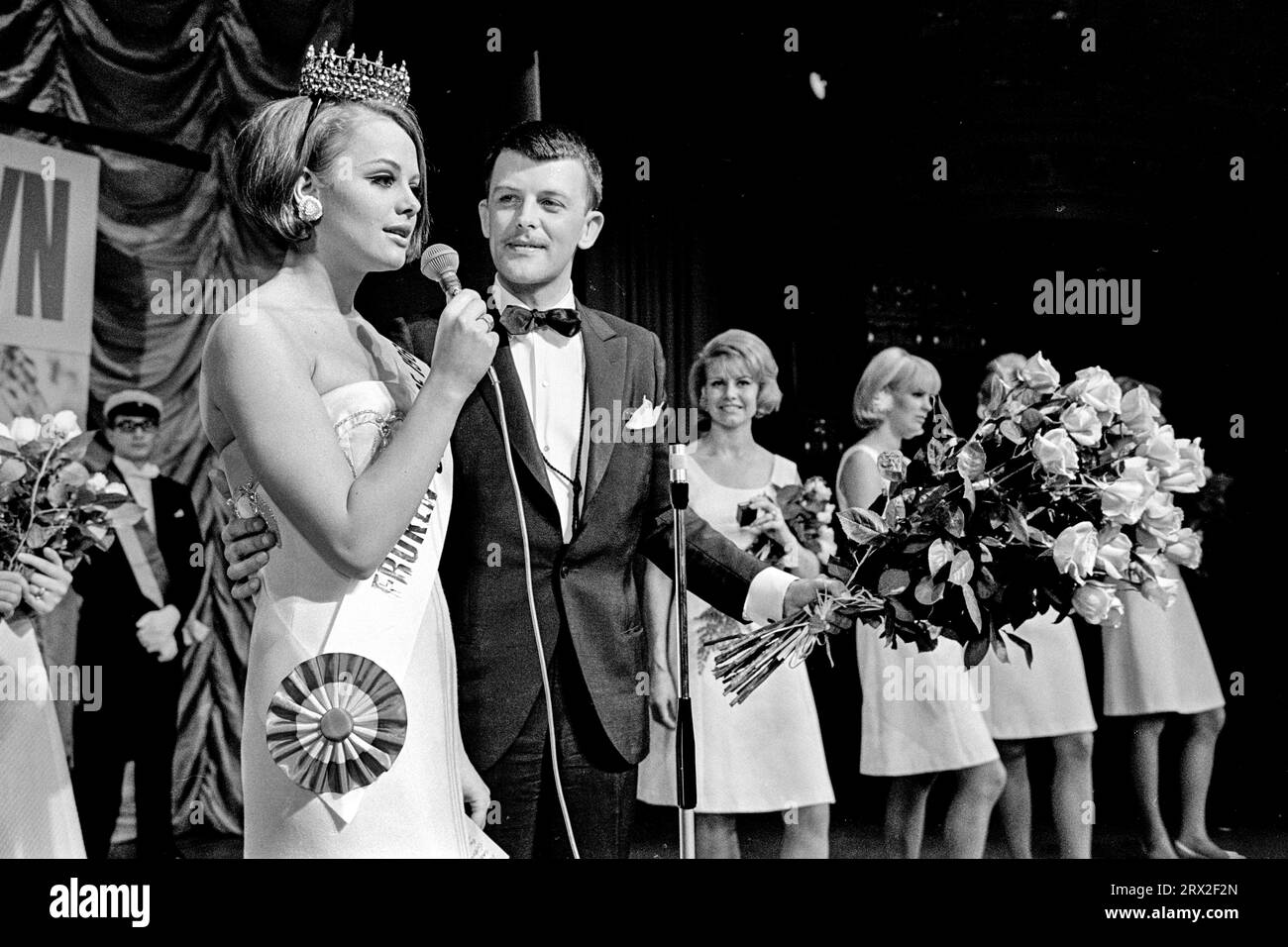 Beauty contest 1960s hi-res stock photography and images - Alamy