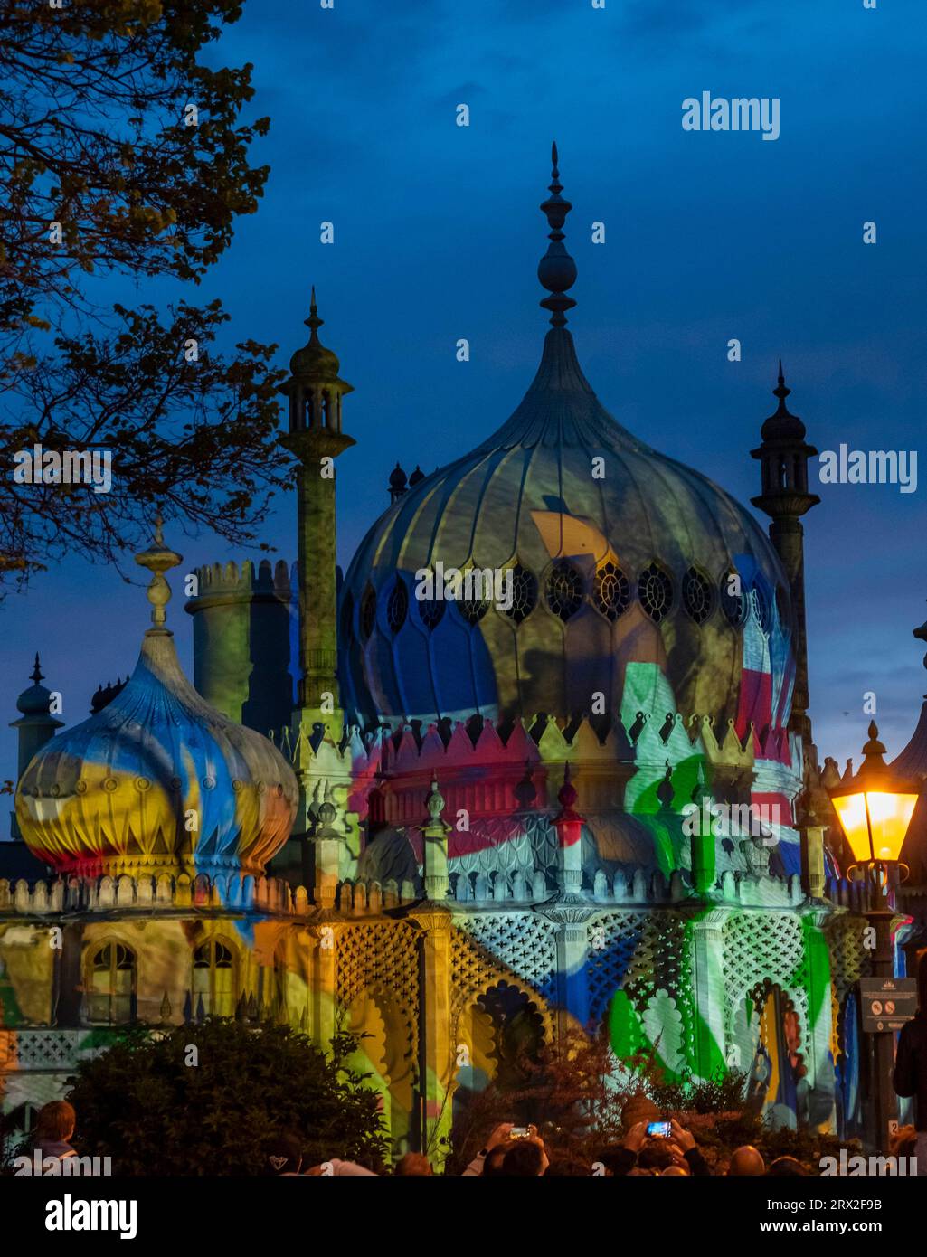 Dr blighty brighton festival crowds brighton pavilion dr blighty hi-res ...