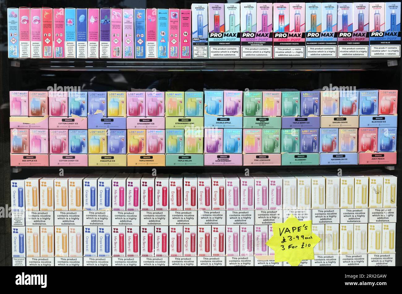 Cigarette over 18 hi-res stock photography and images - Alamy