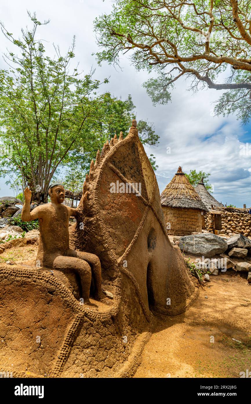Animist shrine africa hi-res stock photography and images - Alamy