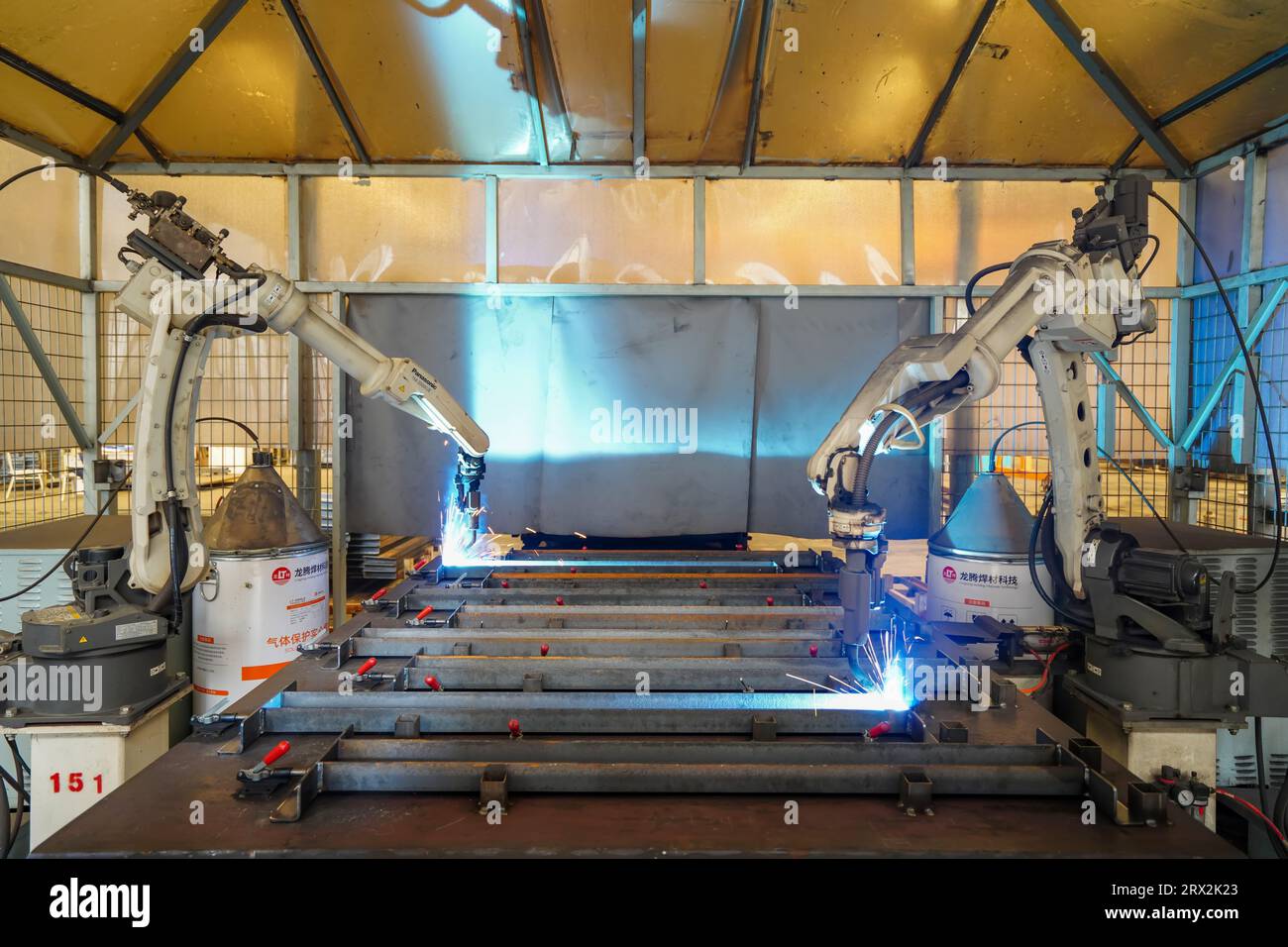 Welding robot is carrying out welding operation, North China Stock ...