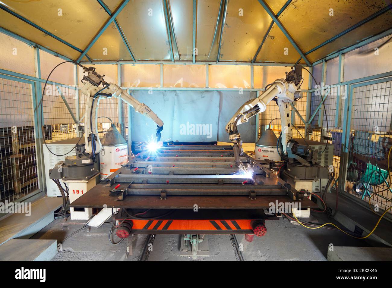 Welding robot is carrying out welding operation, North China Stock ...