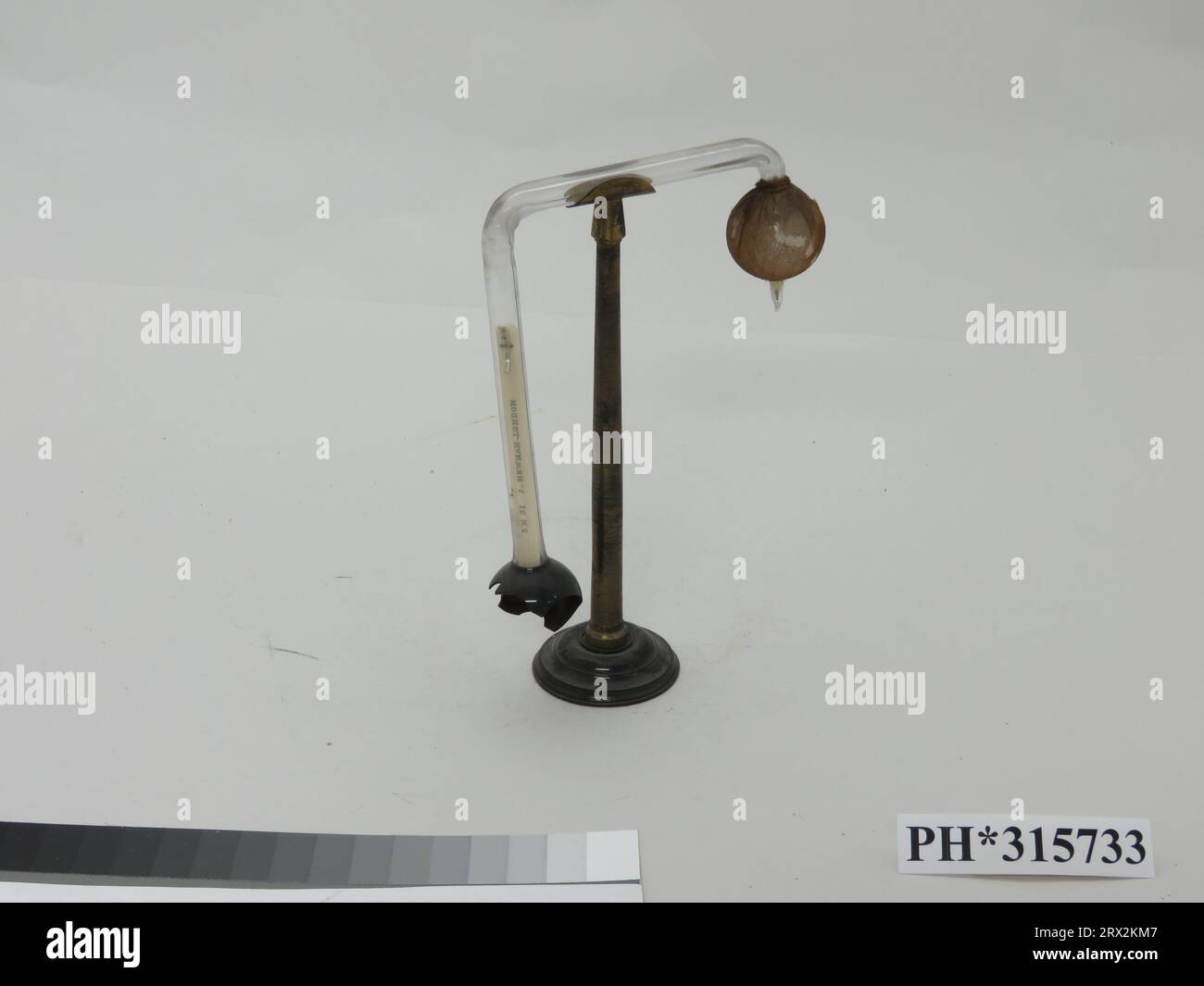 Hygrometer old hi-res stock photography and images - Alamy