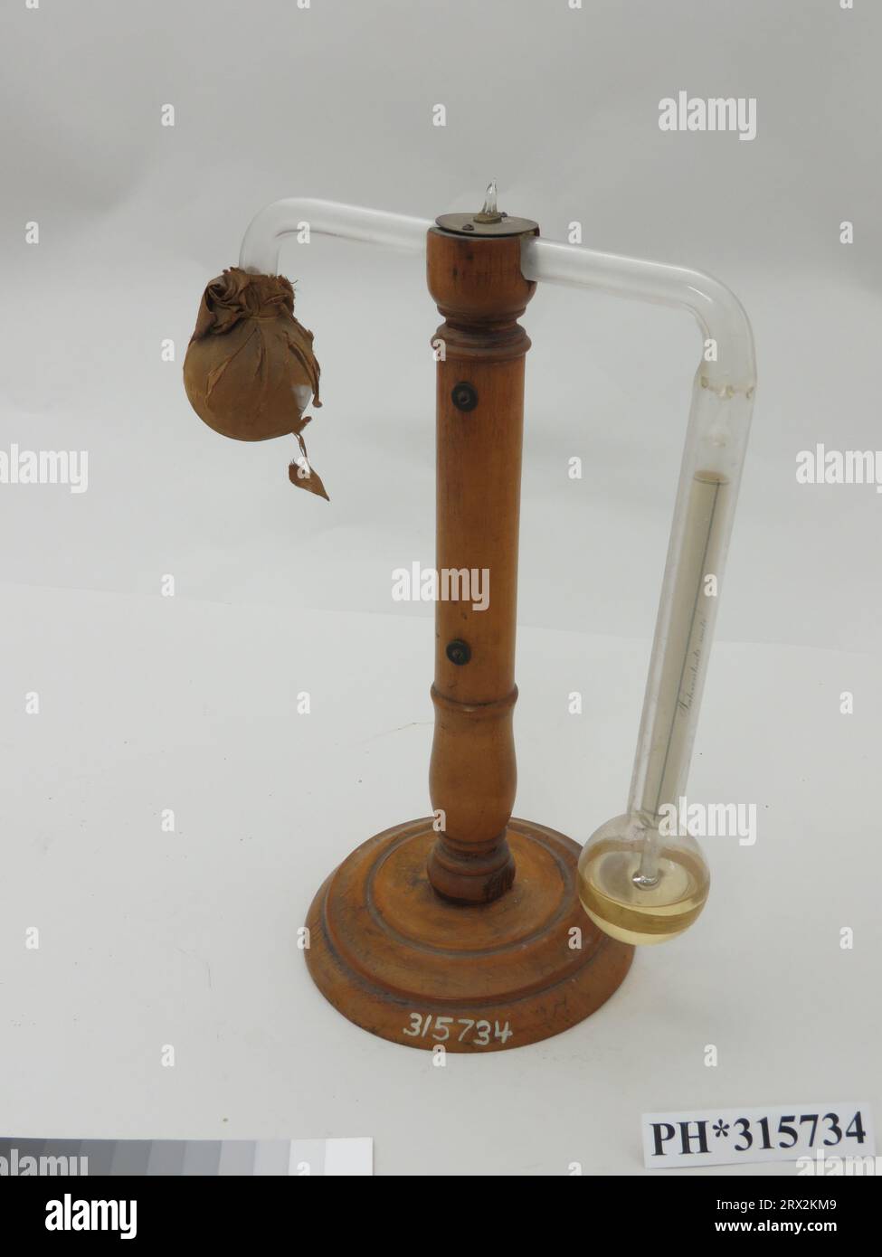 Hygrometer old hi-res stock photography and images - Alamy