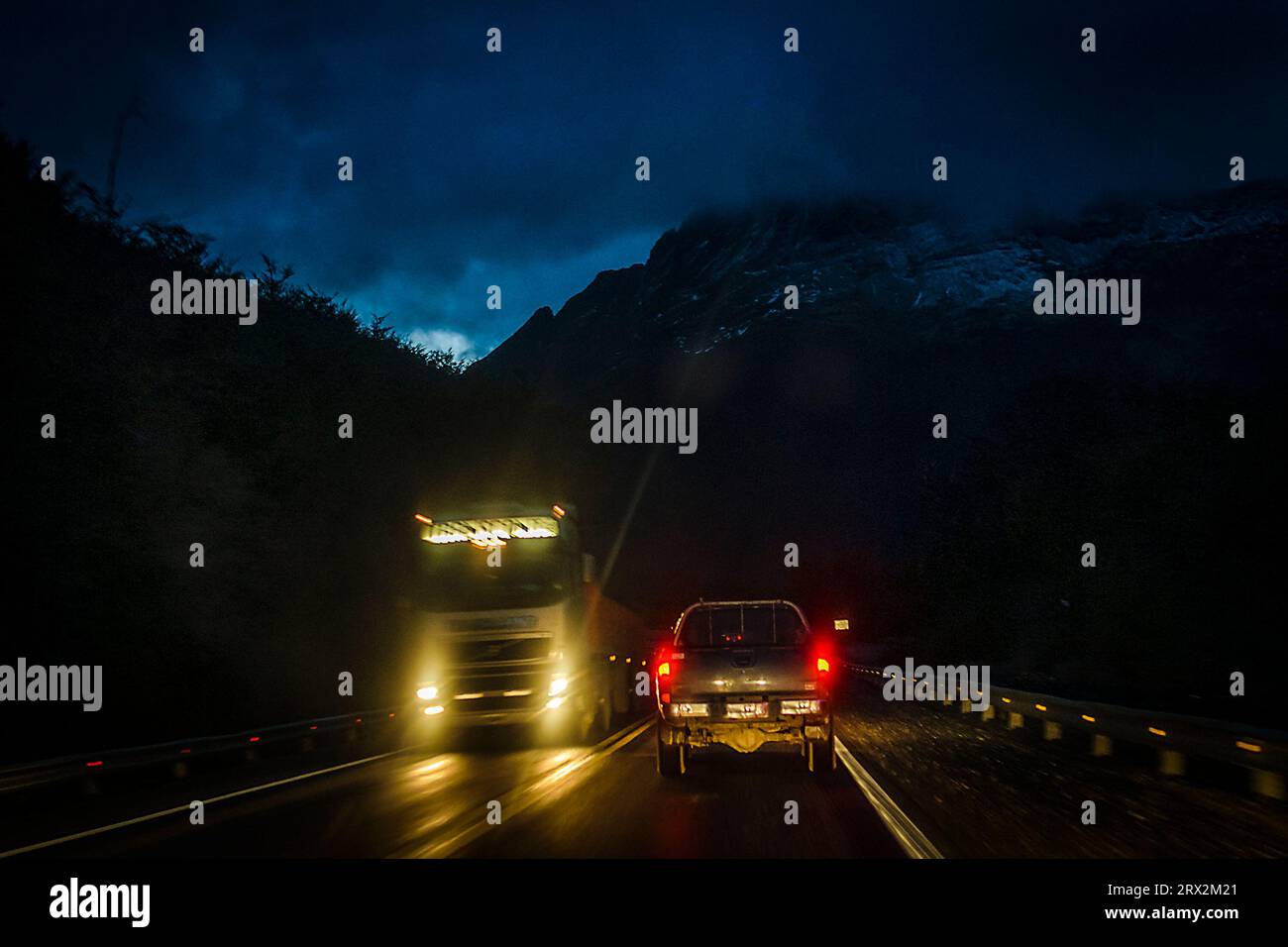 Cargo truck highway tierra hi-res stock photography and images - Alamy