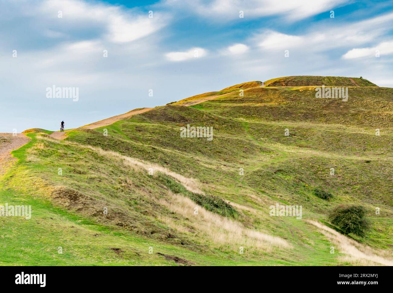 Pathway up hill hi-res stock photography and images - Alamy