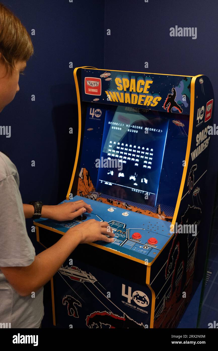 Space invaders arcade game hi-res stock photography and images - Alamy