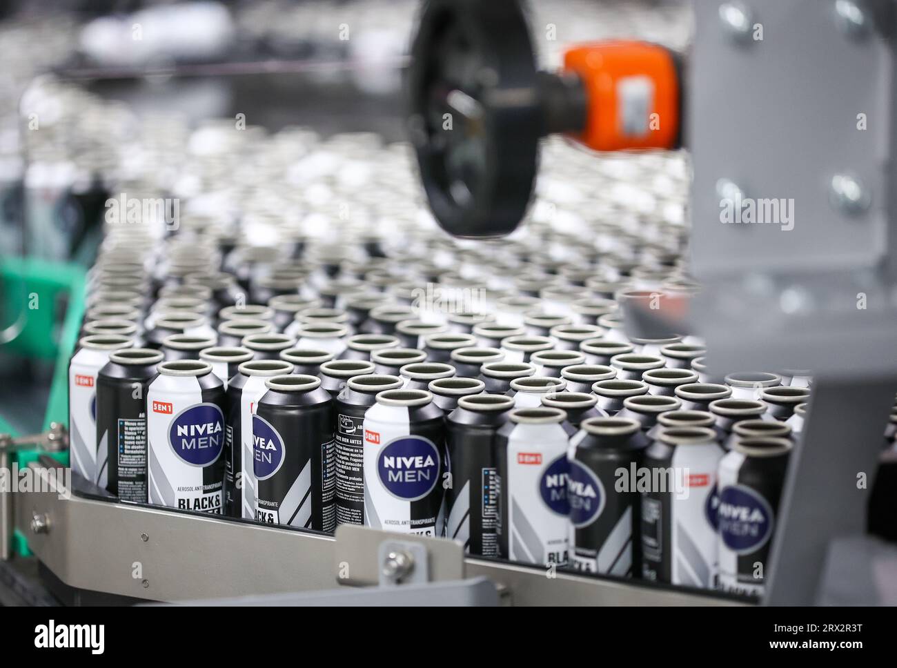 Deodorant cans hi-res stock photography and images - Alamy