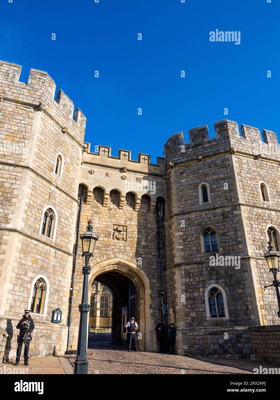 Henry viii gate windsor castle hi-res stock photography and images - Alamy