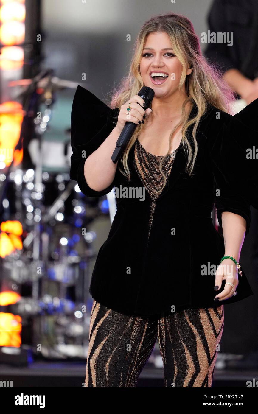 Kelly Clarkson performs on NBC's "Today" show at Rockefeller Plaza on ...