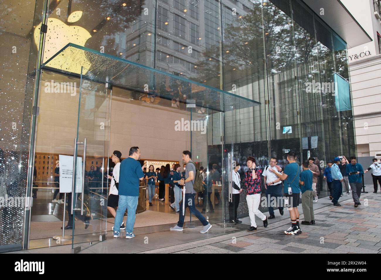 Tokyo, Japan. 22nd Sep, 2023. Customers are welcomed by employees ...
