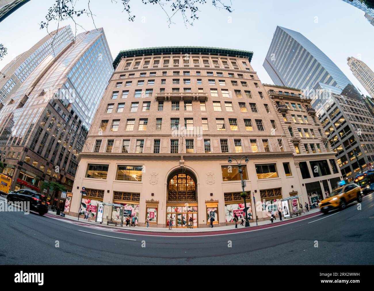 The former Lord & Taylor department store in Midtown Manhattan, now the ...