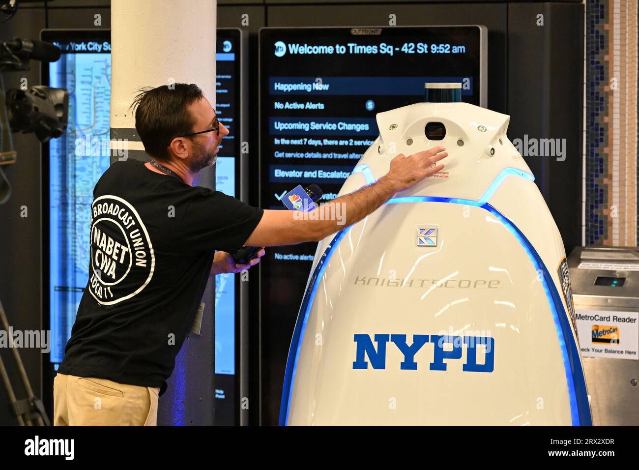 Photo by: NDZ/STAR MAX/IPx 2023 10/22/23 New York City Mayor Eric Adams ...