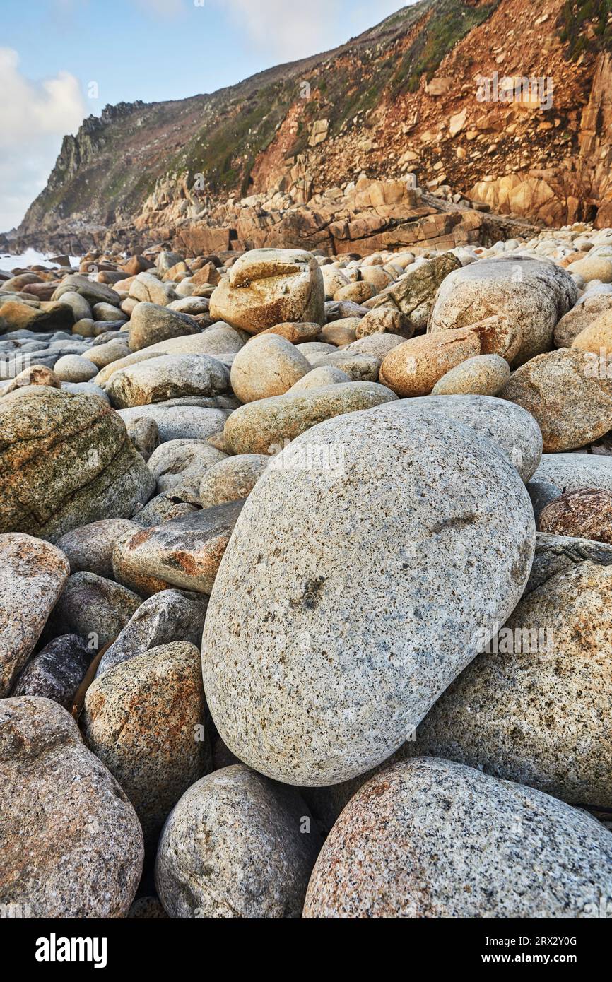 Rock strewn beaches hi-res stock photography and images - Alamy