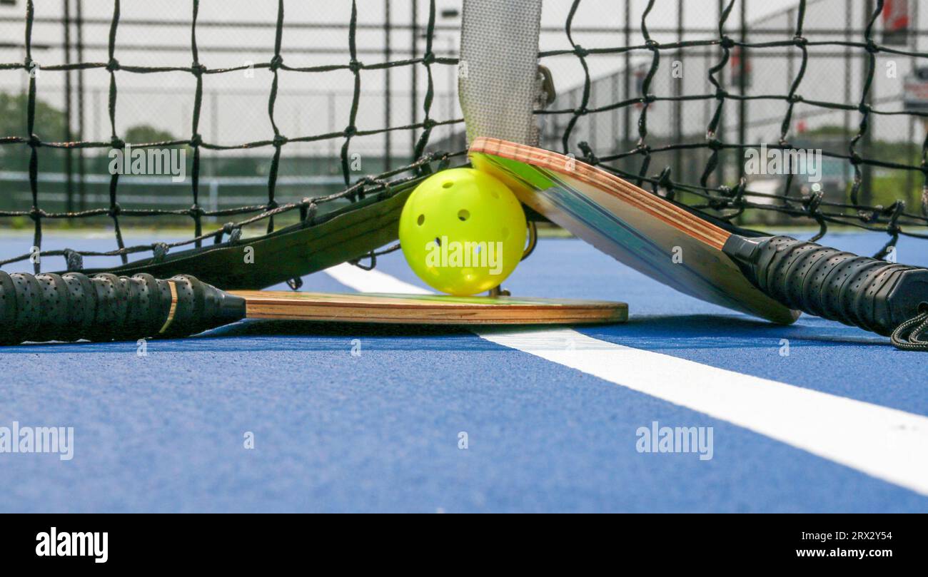 Pickle ball racket hi-res stock photography and images - Alamy