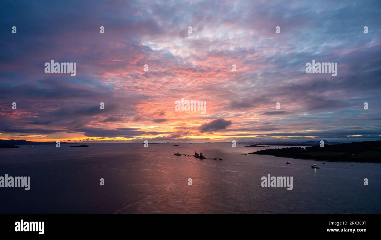 Forth bridge looking east hi-res stock photography and images - Alamy