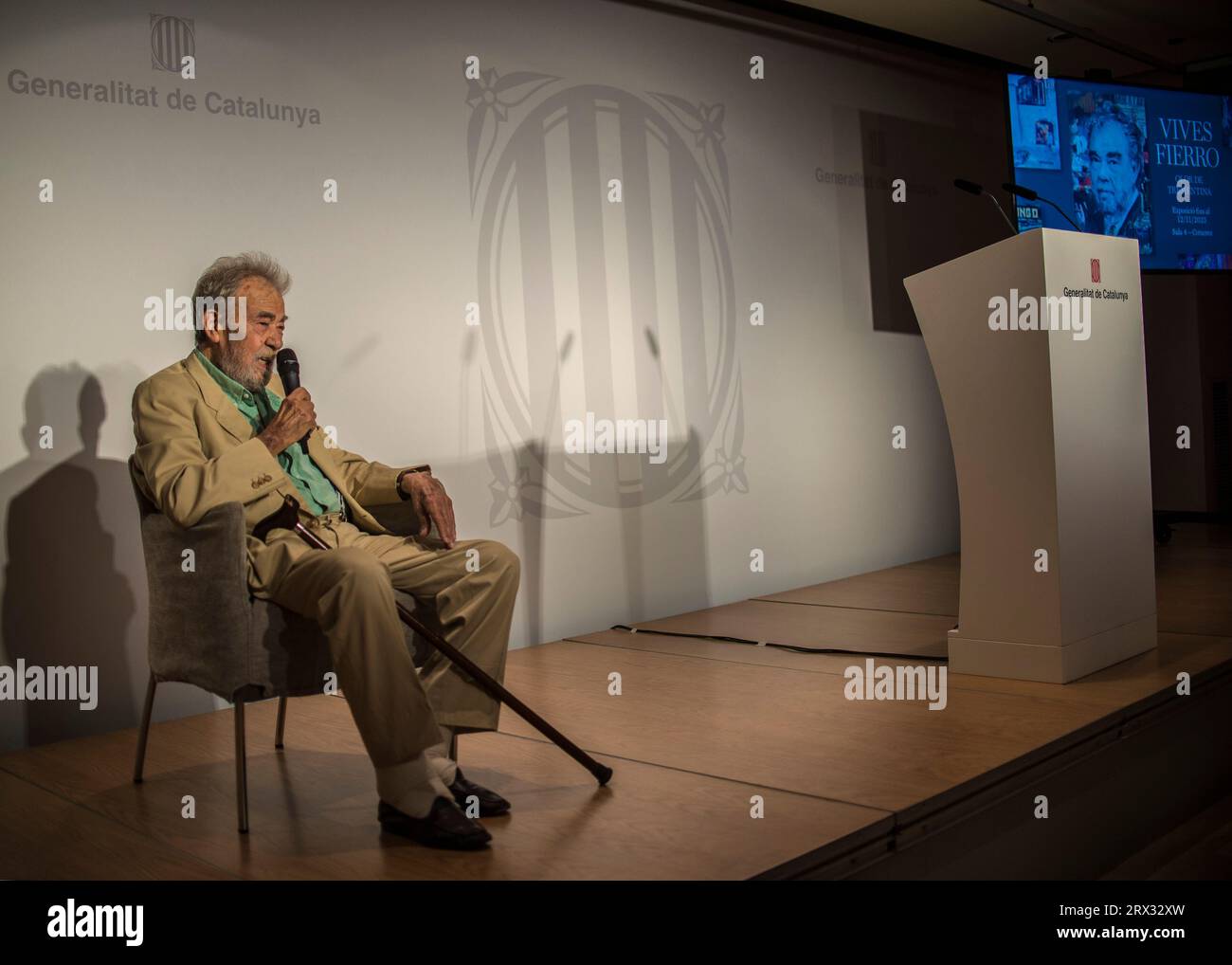 Vives Fierro addresses the attendees thanking them for their presence ...