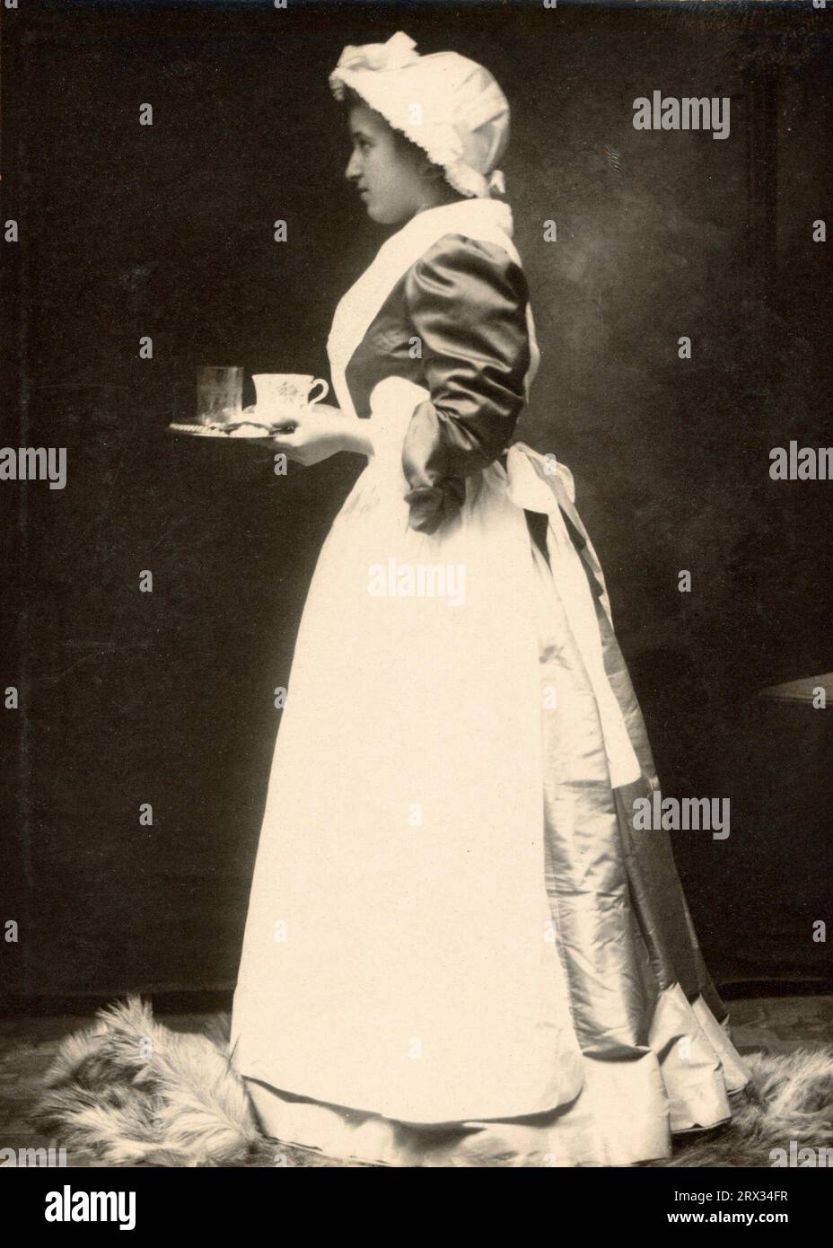 Victorian domestic servant hi-res stock photography and images - Alamy