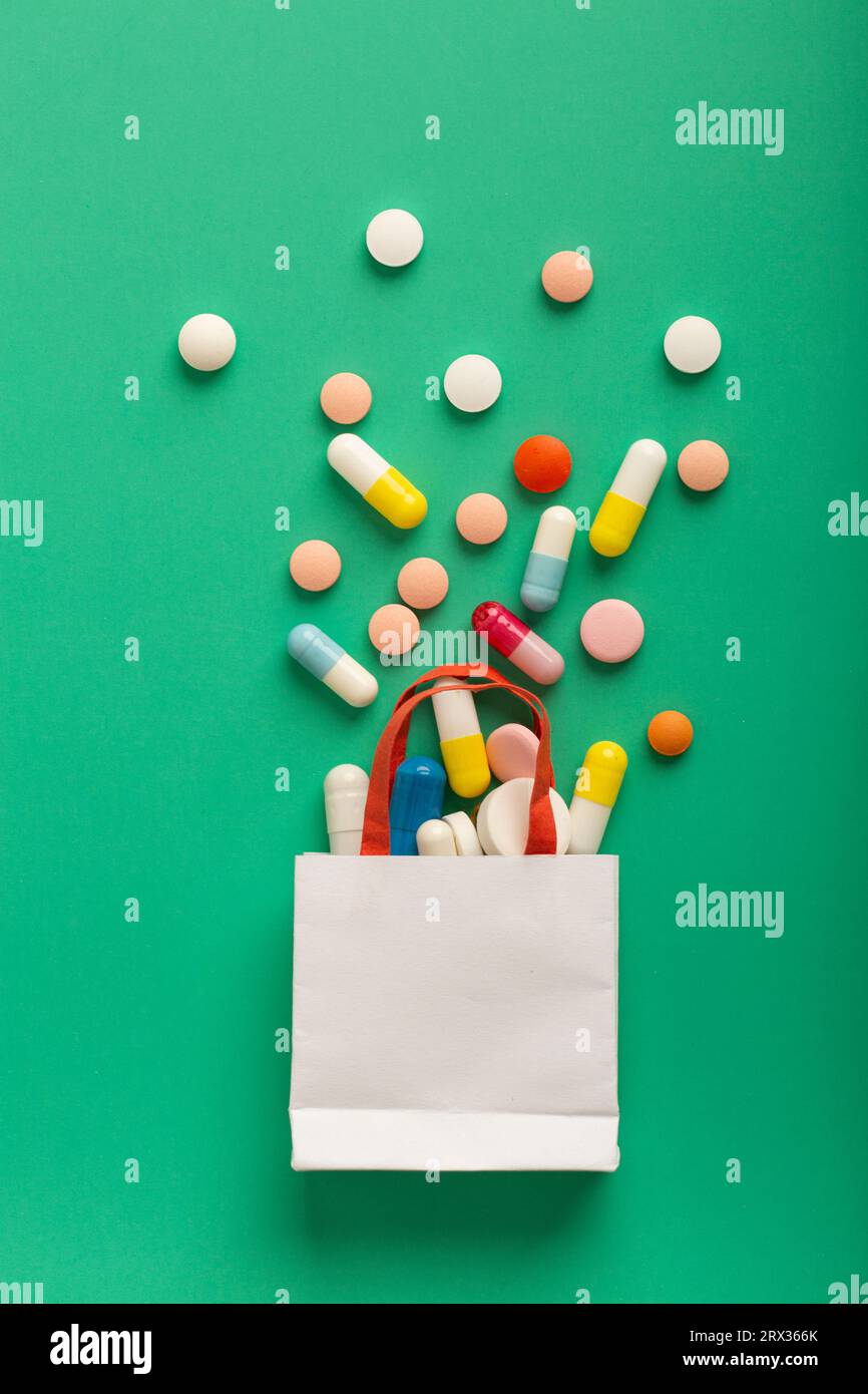 Doctor bags hi-res stock photography and images - Alamy