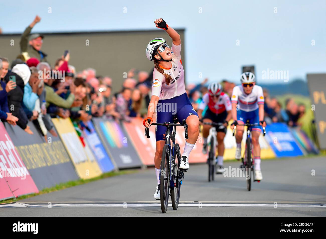 Ilse PLUIMERS (Niederlande) gewinnt Frauen U23 Straßenrennen bei den ...