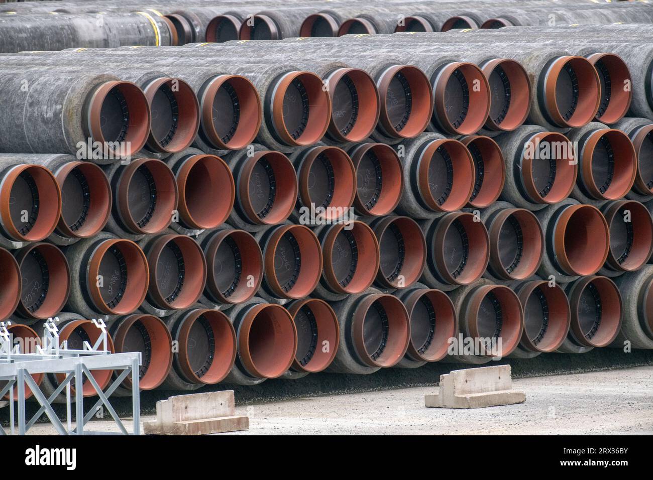 22 September 2023, Mecklenburg-Western Pomerania, Mukran: Unused pipes ...