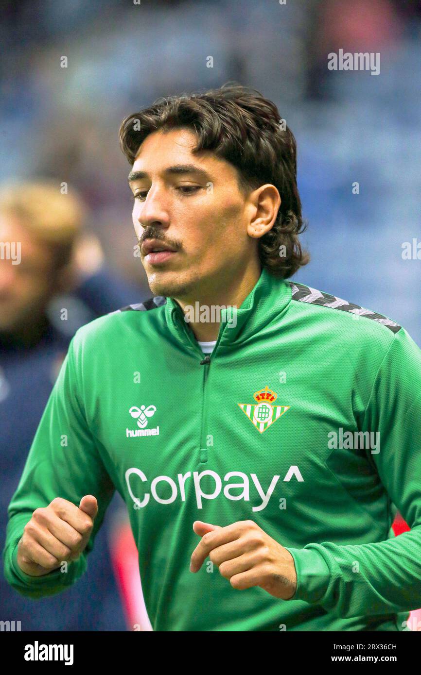 Footballer hector bellerin hi-res stock photography and images - Alamy