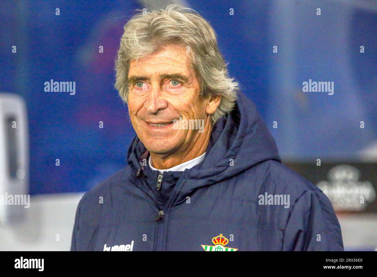 Spanish professional football manager hi-res stock photography and ...