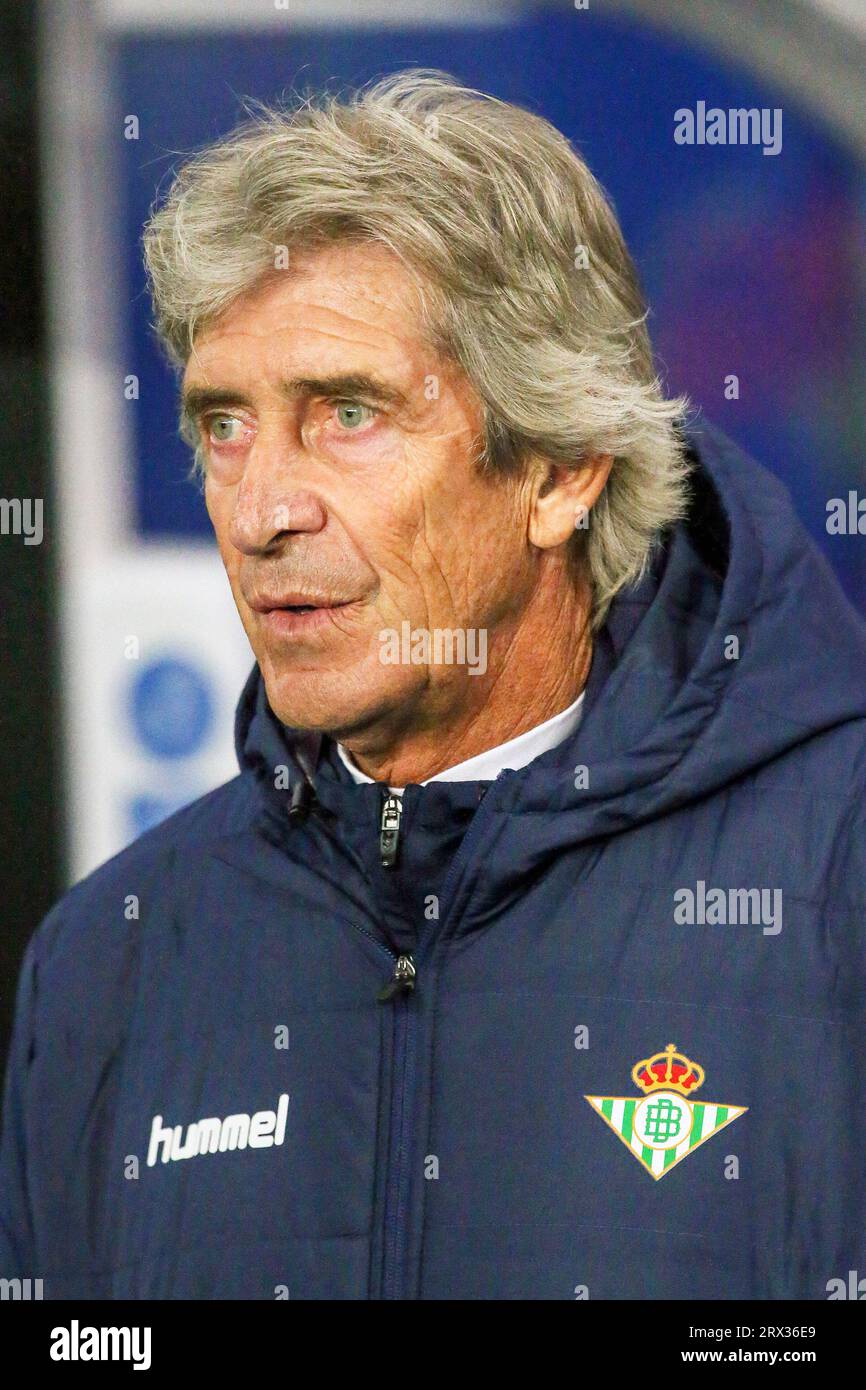 Real manager hi-res stock photography and images - Alamy