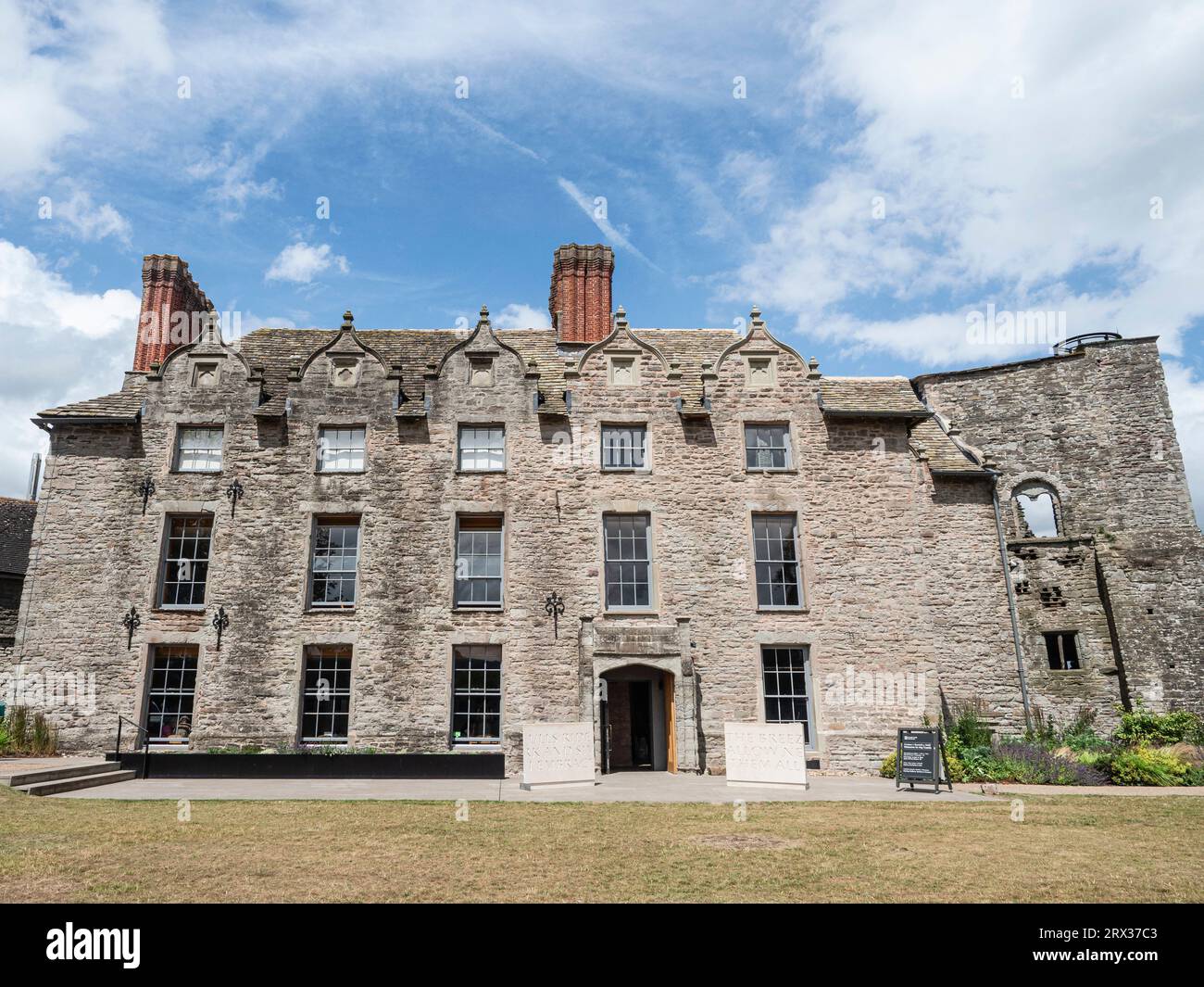 Hay castle hi-res stock photography and images - Alamy