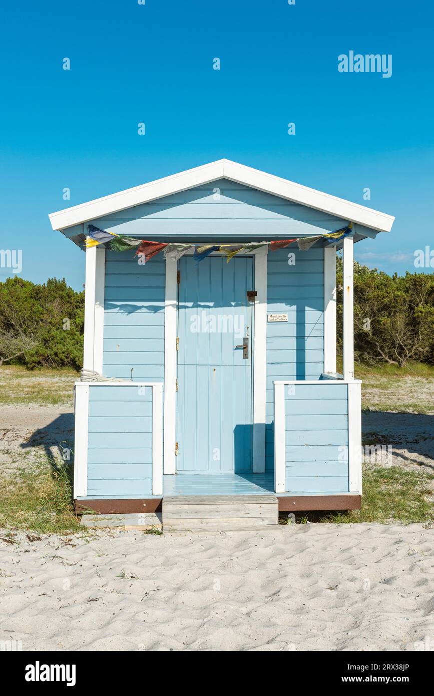Frontal view of the wooden front of a blue bathing hut on the beach of ...