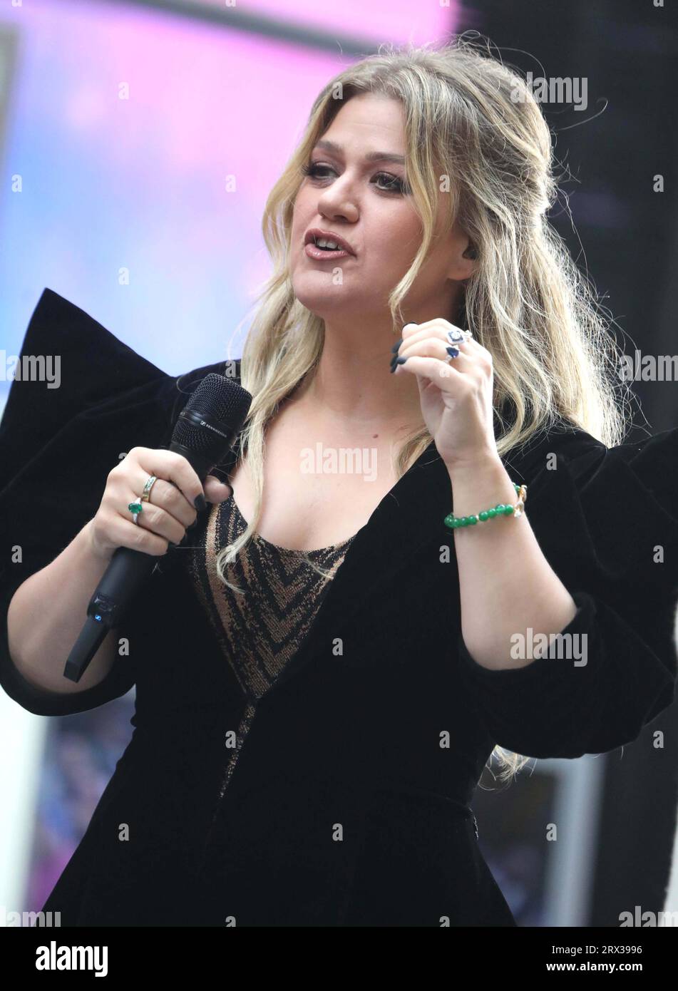 Kelly clarkson 2023 hi-res stock photography and images - Alamy