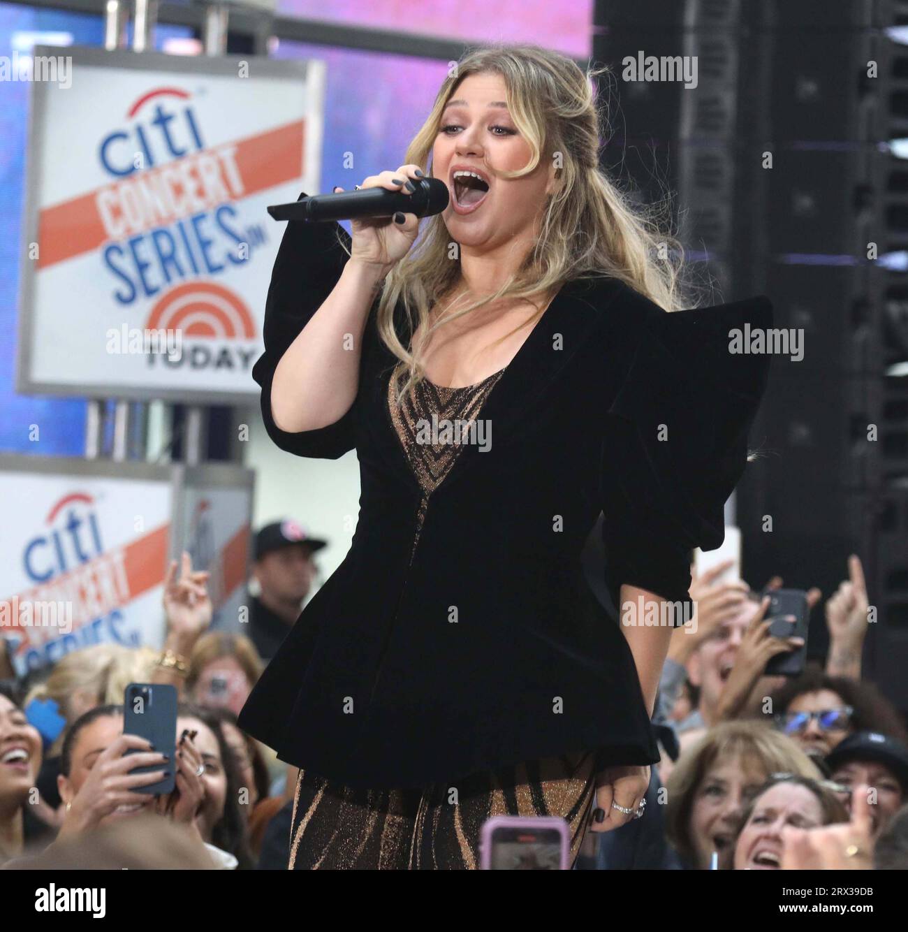 Kelly clarkson 2023 hi-res stock photography and images - Alamy