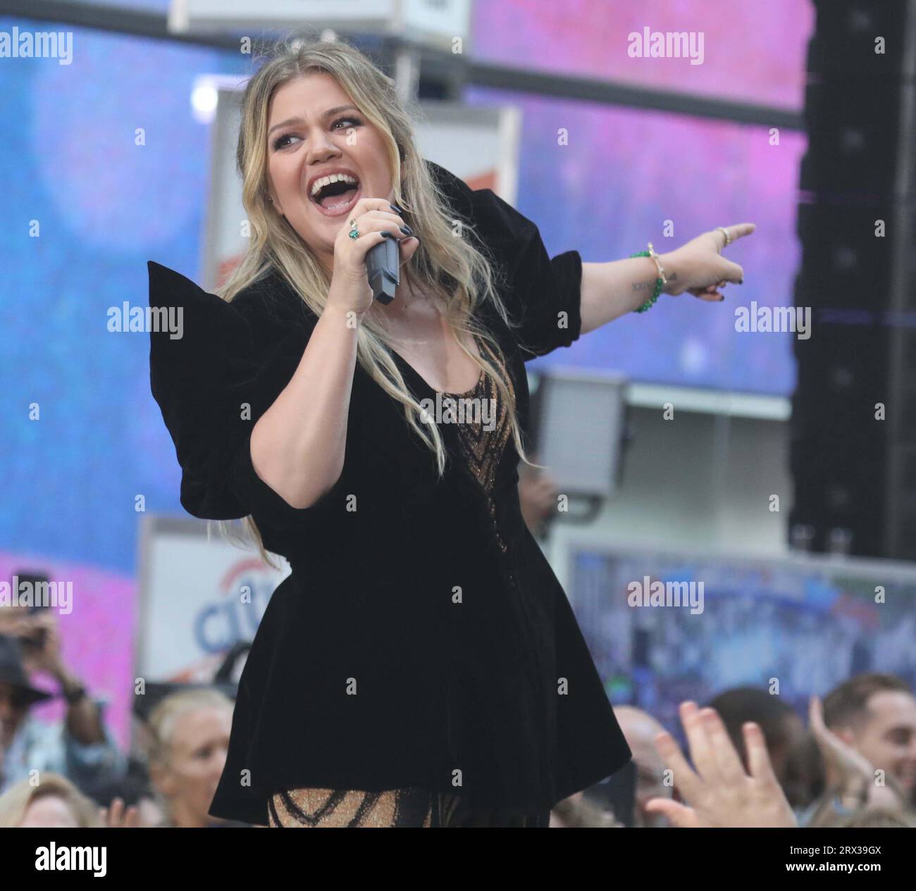 Kelly clarkson 2023 hi-res stock photography and images - Alamy