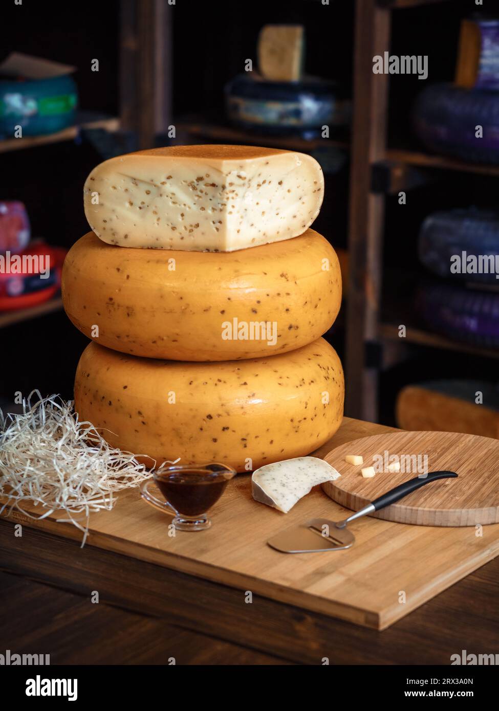 Blue cheese assorted knives hi-res stock photography and images - Alamy
