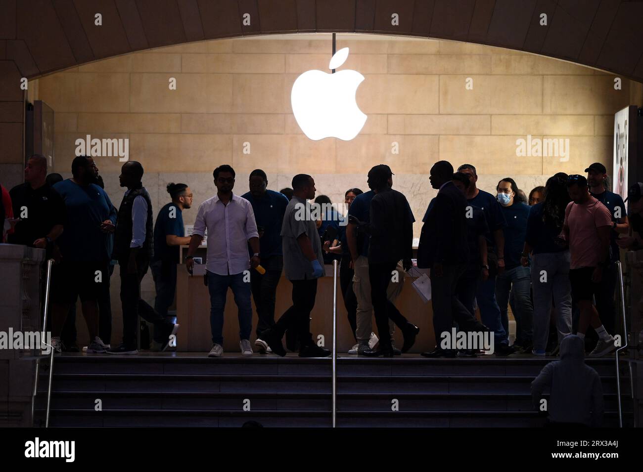 New York, USA. 22nd Sep, 2023. Customers line up inside the Apple Store ...