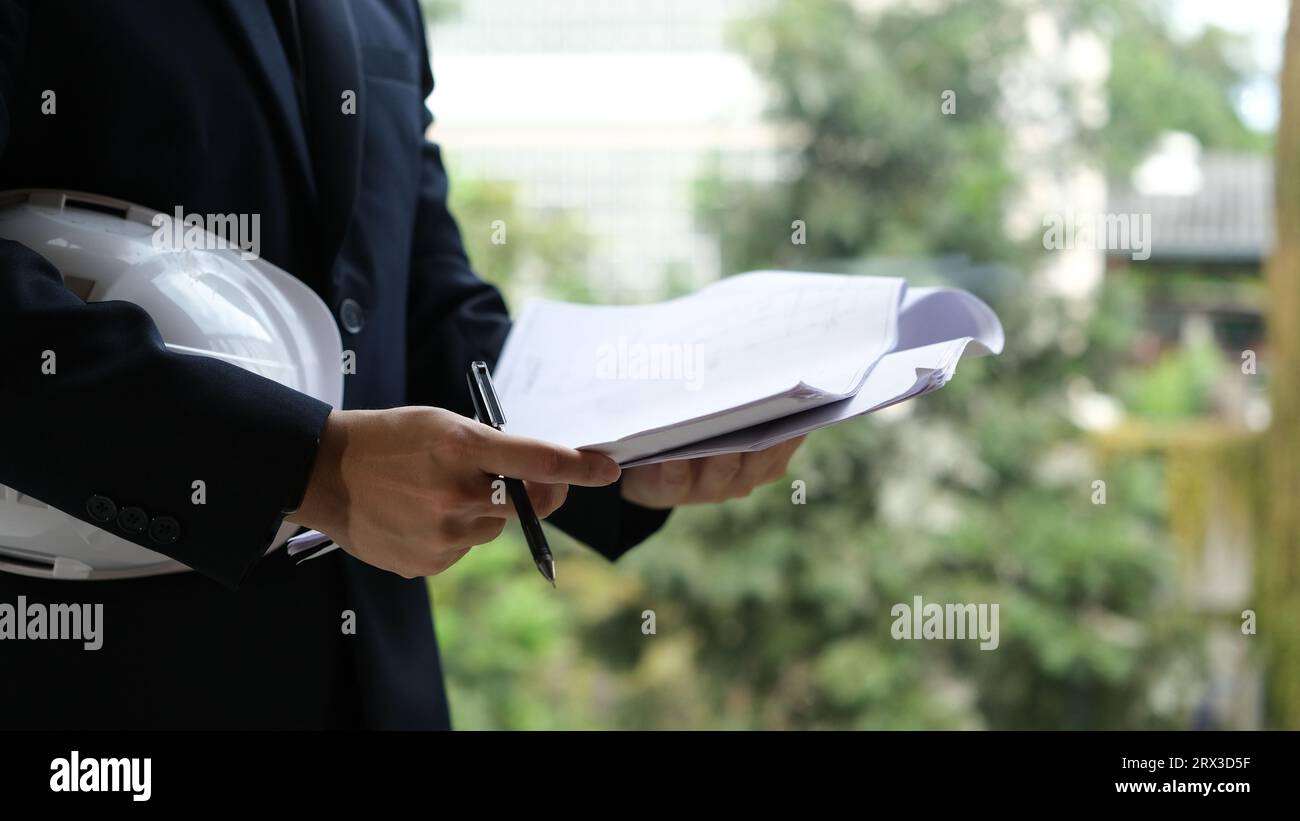 Person reading scroll hi-res stock photography and images - Alamy