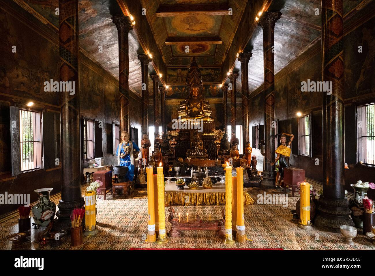 Inside the main temple at Wat Phnom, Doun Penh, Phnom Penh, Cambodia ...