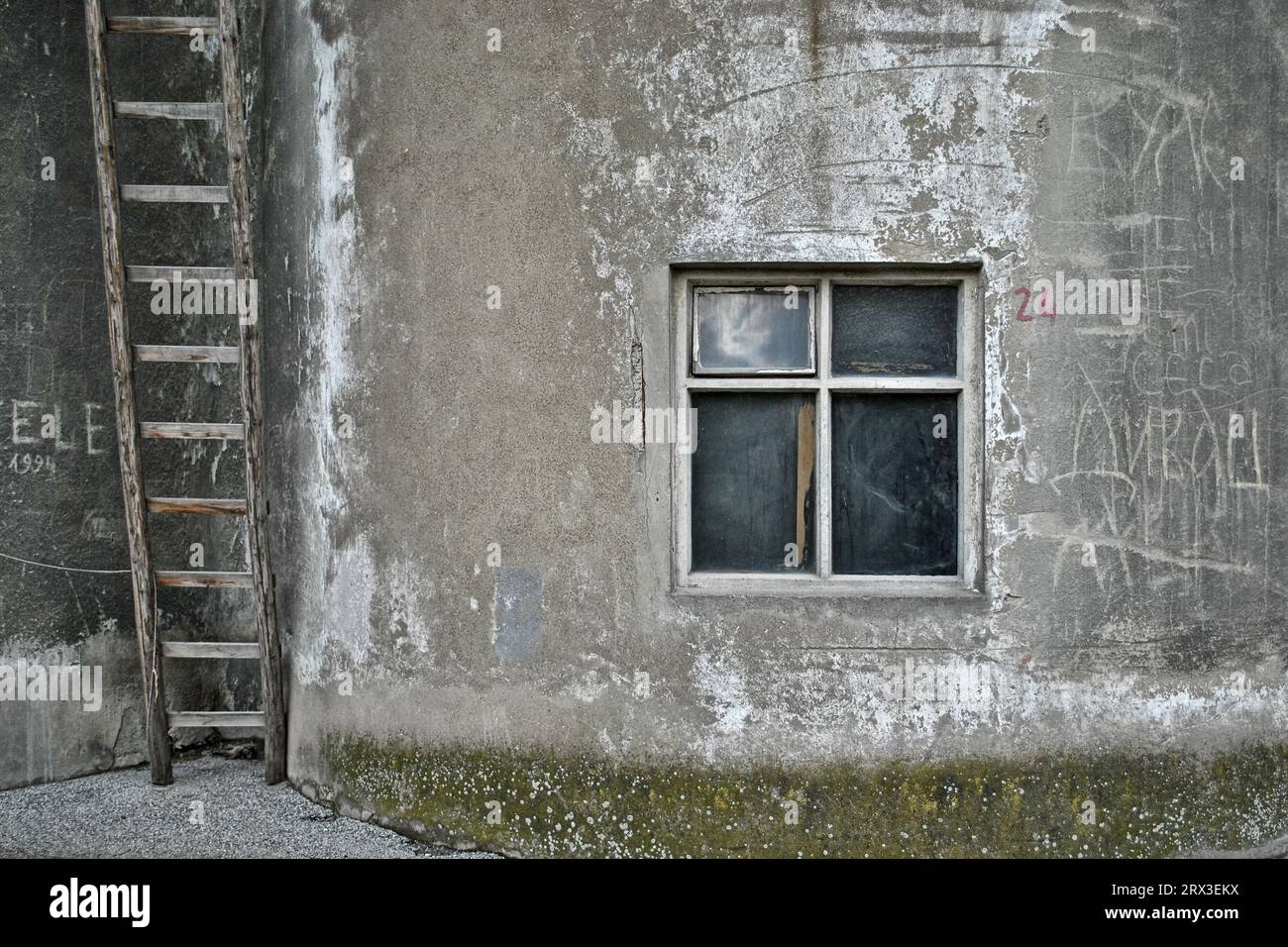 Ladder window hi-res stock photography and images - Alamy