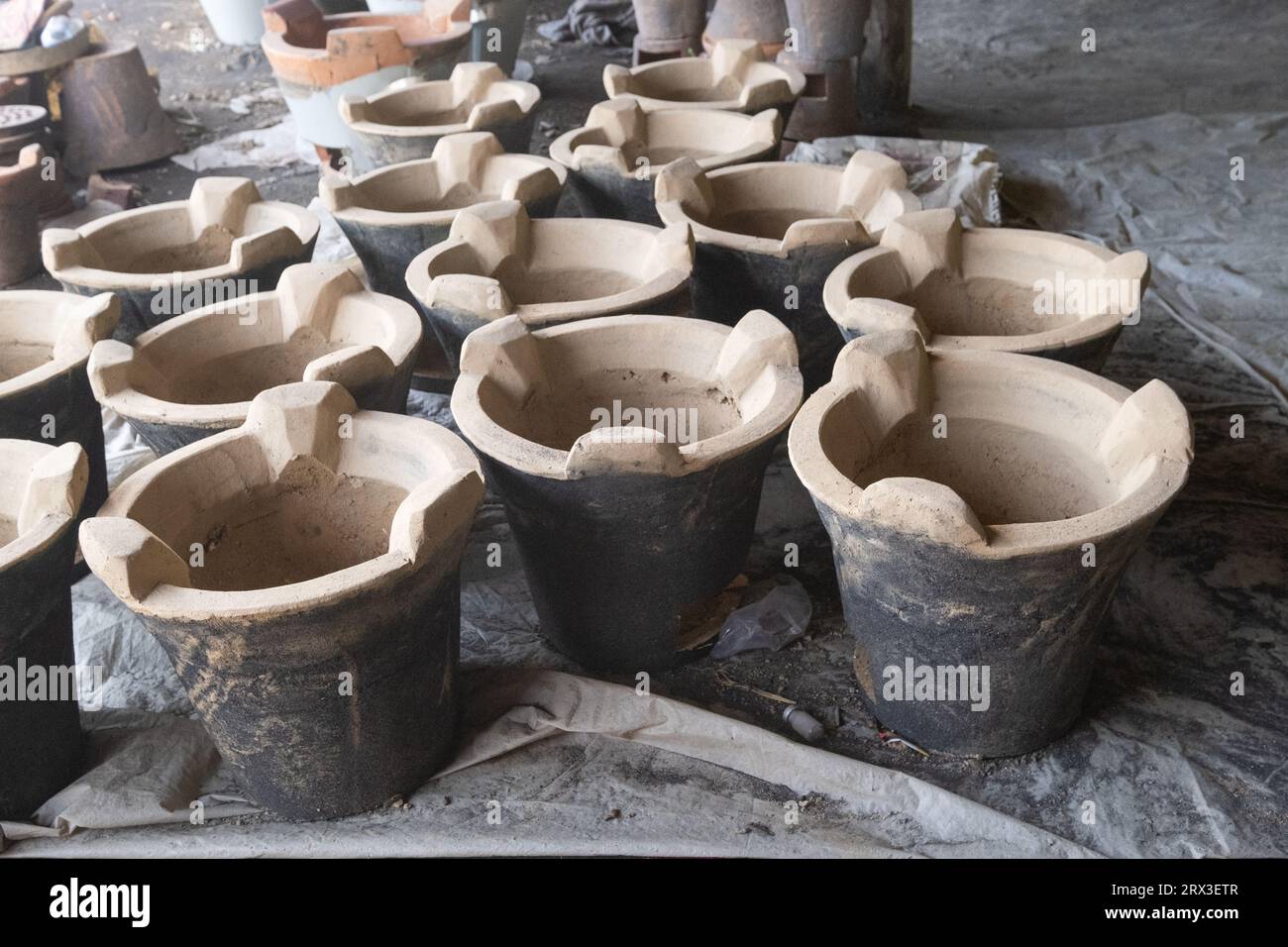 Bucket of clay hi-res stock photography and images - Alamy