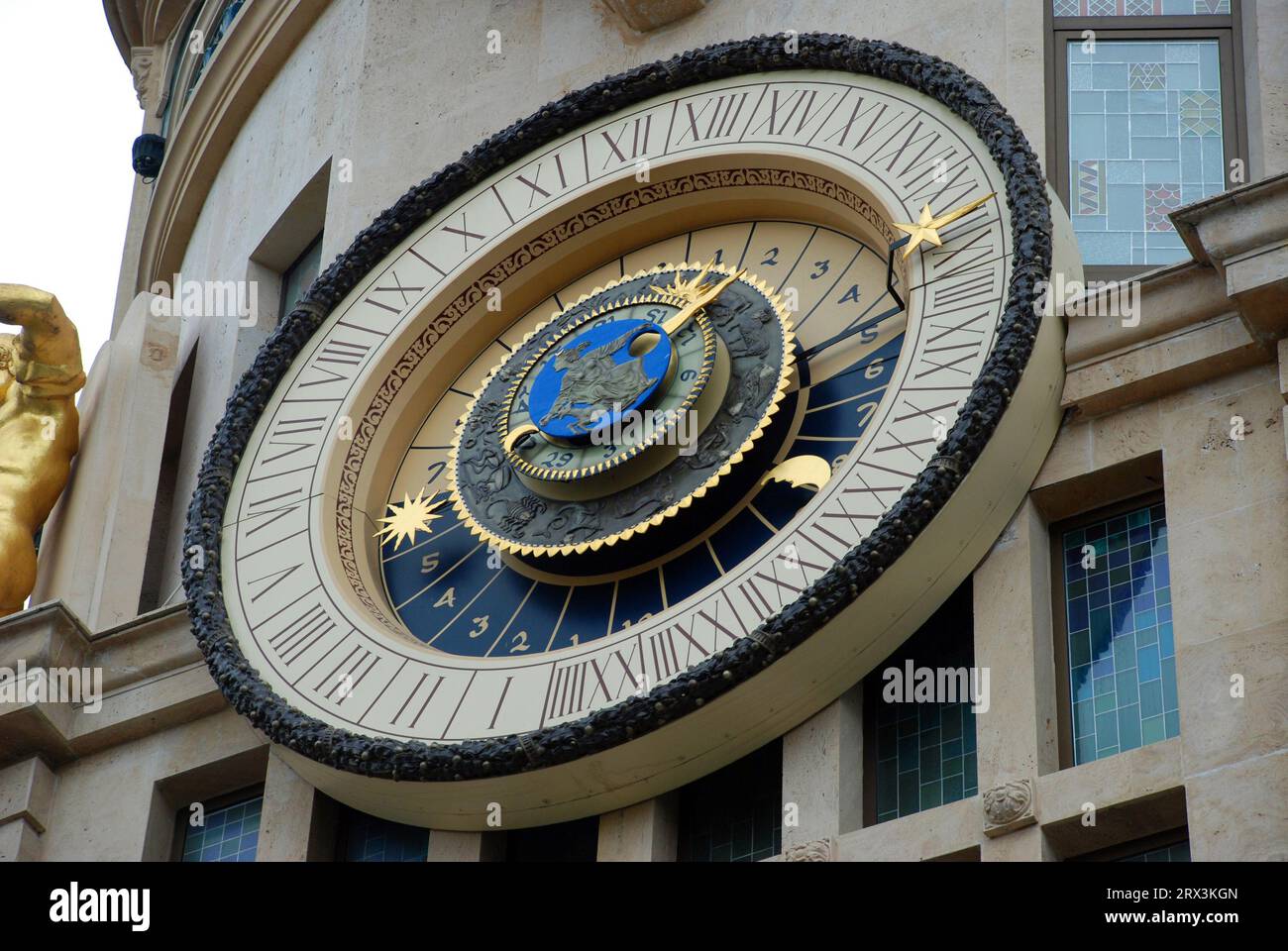 Astronomical buildings hi-res stock photography and images - Alamy