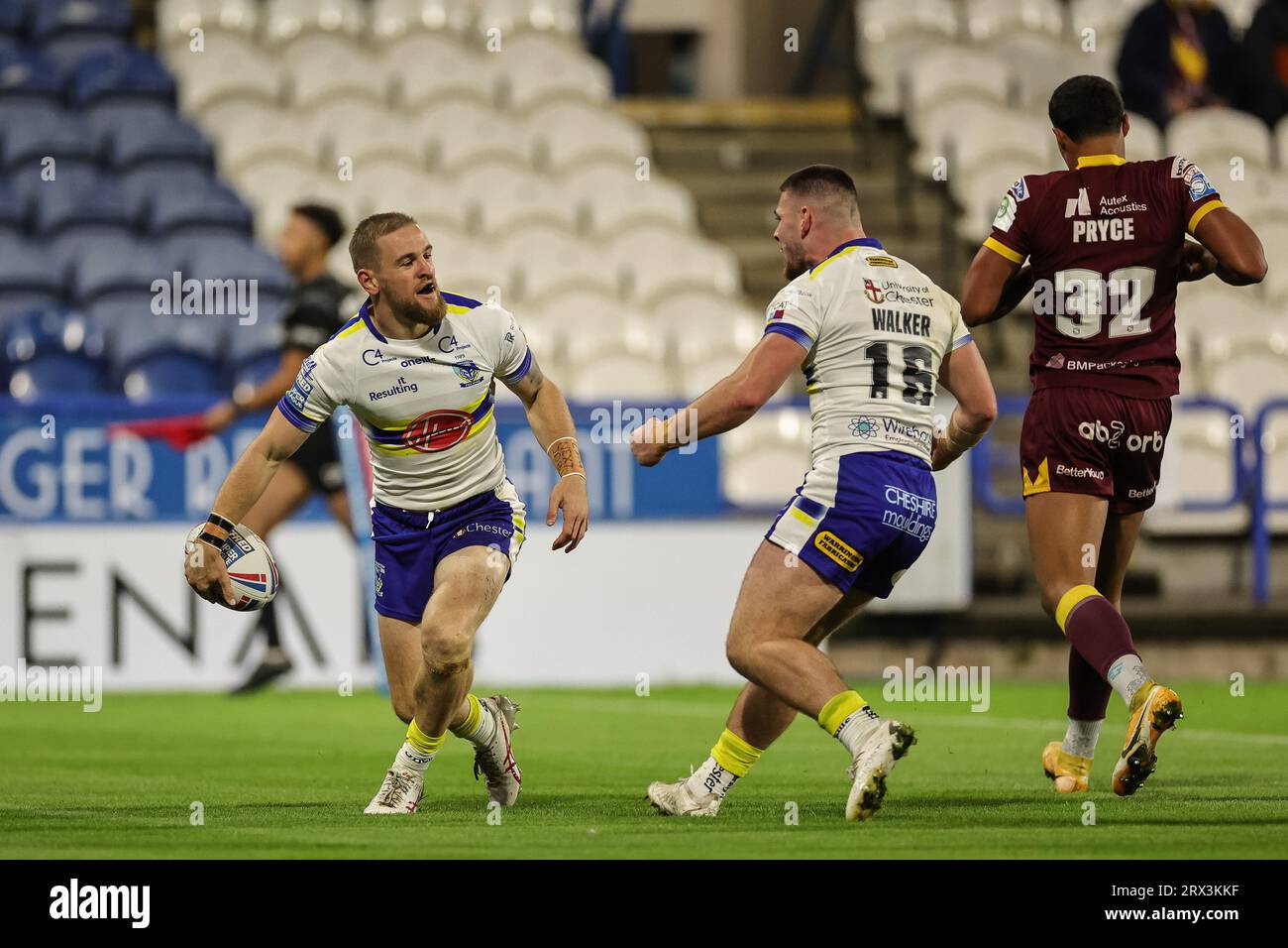Matt Dufty #1 of Warrington Wolves celebrates his try during the ...