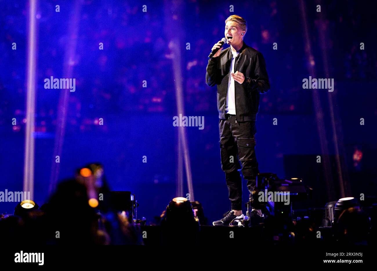ROTTERDAM - Guest artist Mart Hoogkamer during the performance of Fred ...