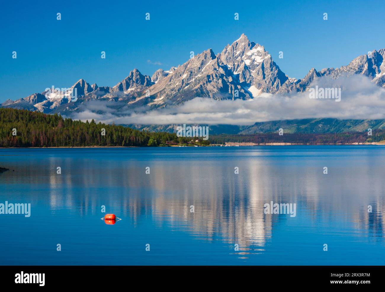 Early morning light on the Grand Tetons Mountain Range and Jackson Lake ...