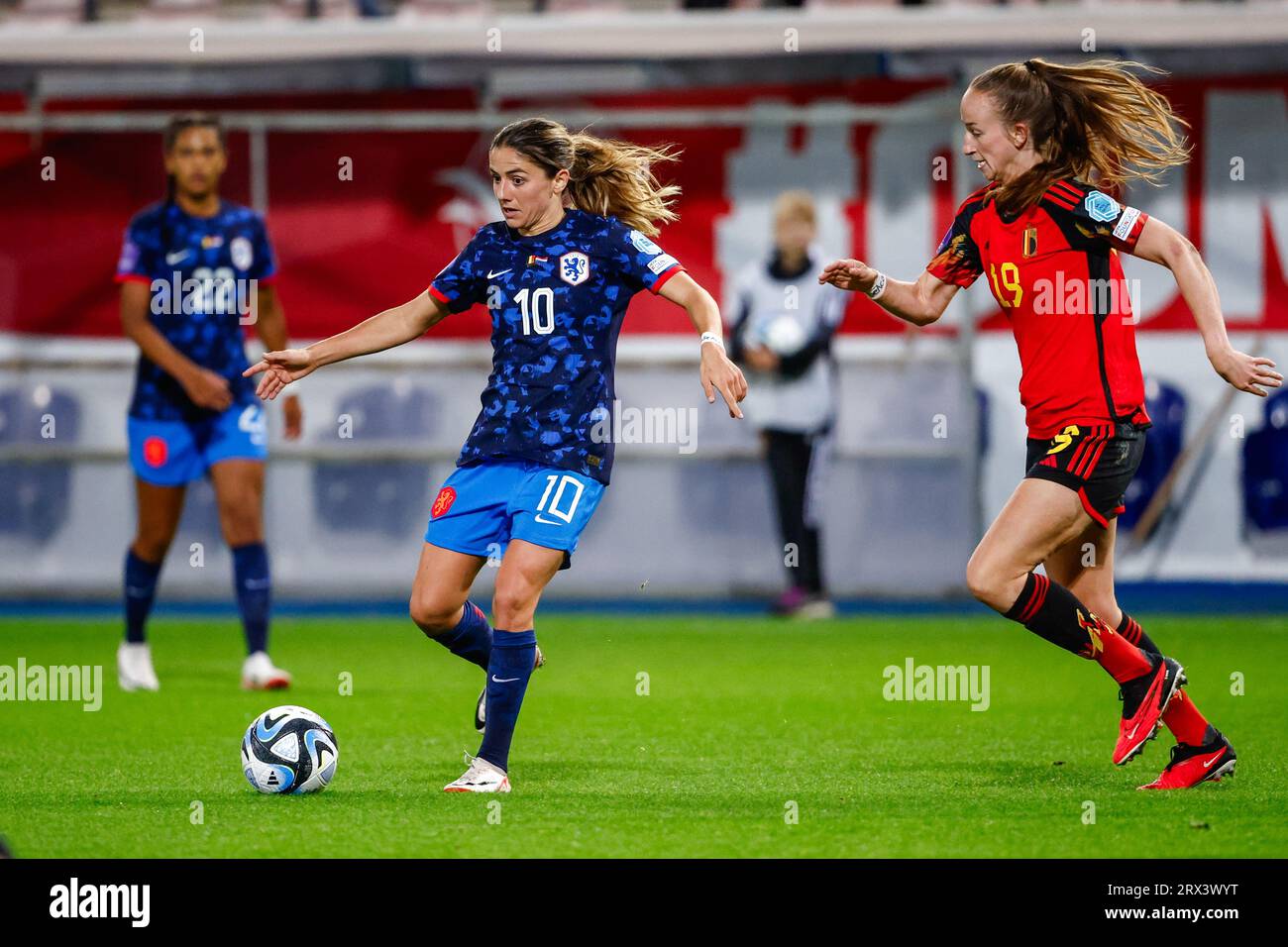 Danielle sari hi-res stock photography and images - Alamy