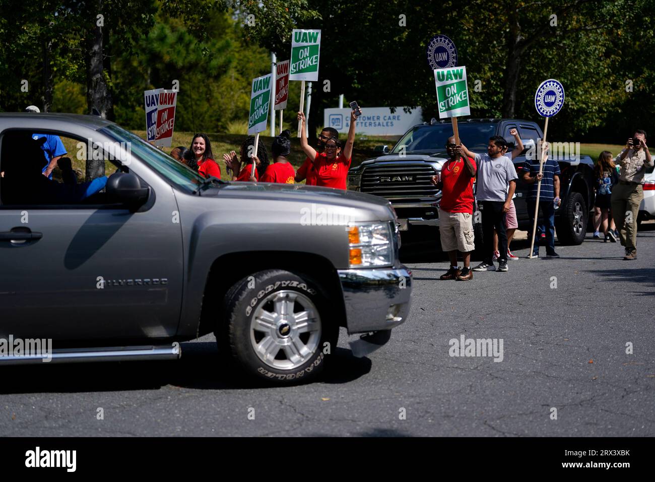 Supporters of the United Auto Workers local 2404 cheer as employees ...