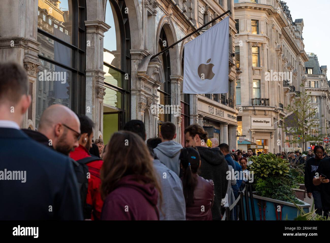 London, UK. 22nd Sep, 2023. People seen queuing outside Apple Store in ...