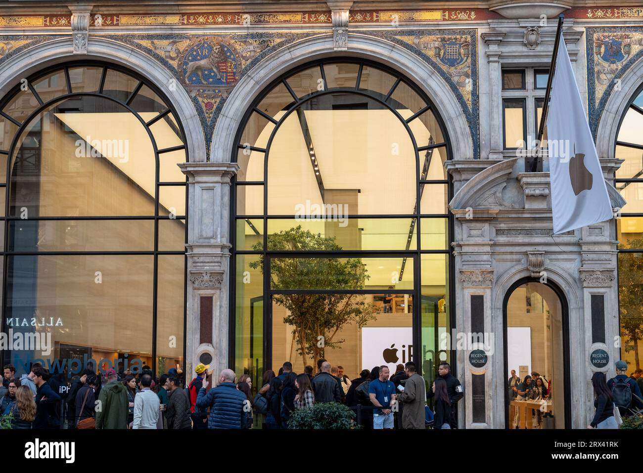 London, UK. 22nd Sep, 2023. People seen queuing outside Apple Store in ...