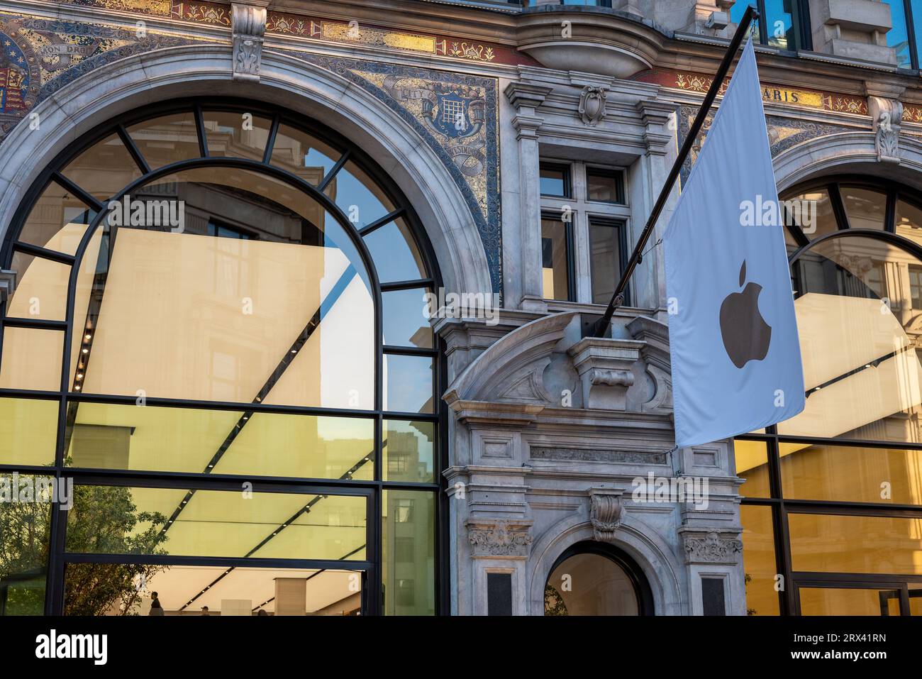 London, UK. 22nd Sep, 2023. General view of the Apple Store in Regent ...