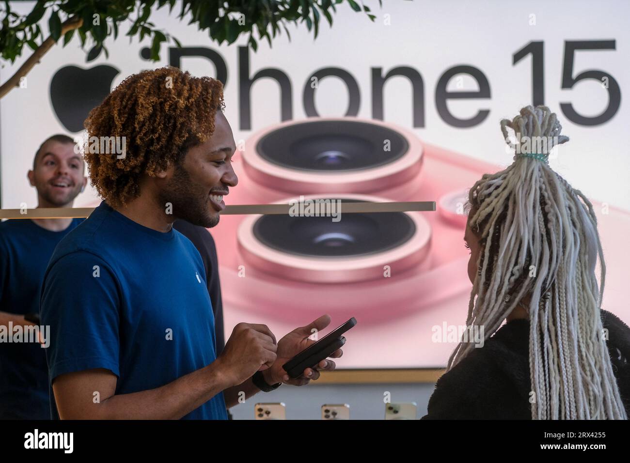 Los Angeles, United States. 22nd Sep, 2023. An employee assists a ...